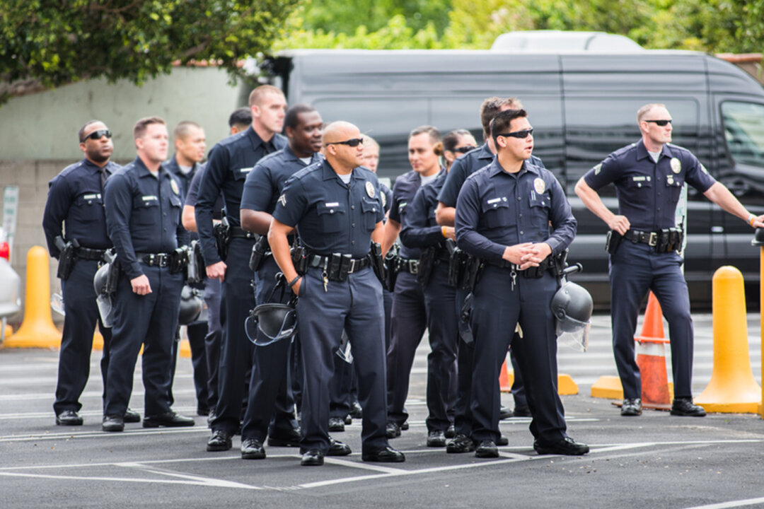 ‘Live PD’ Police Officer Accepts ‘Git Up Challenge,’ Garners Millions ...