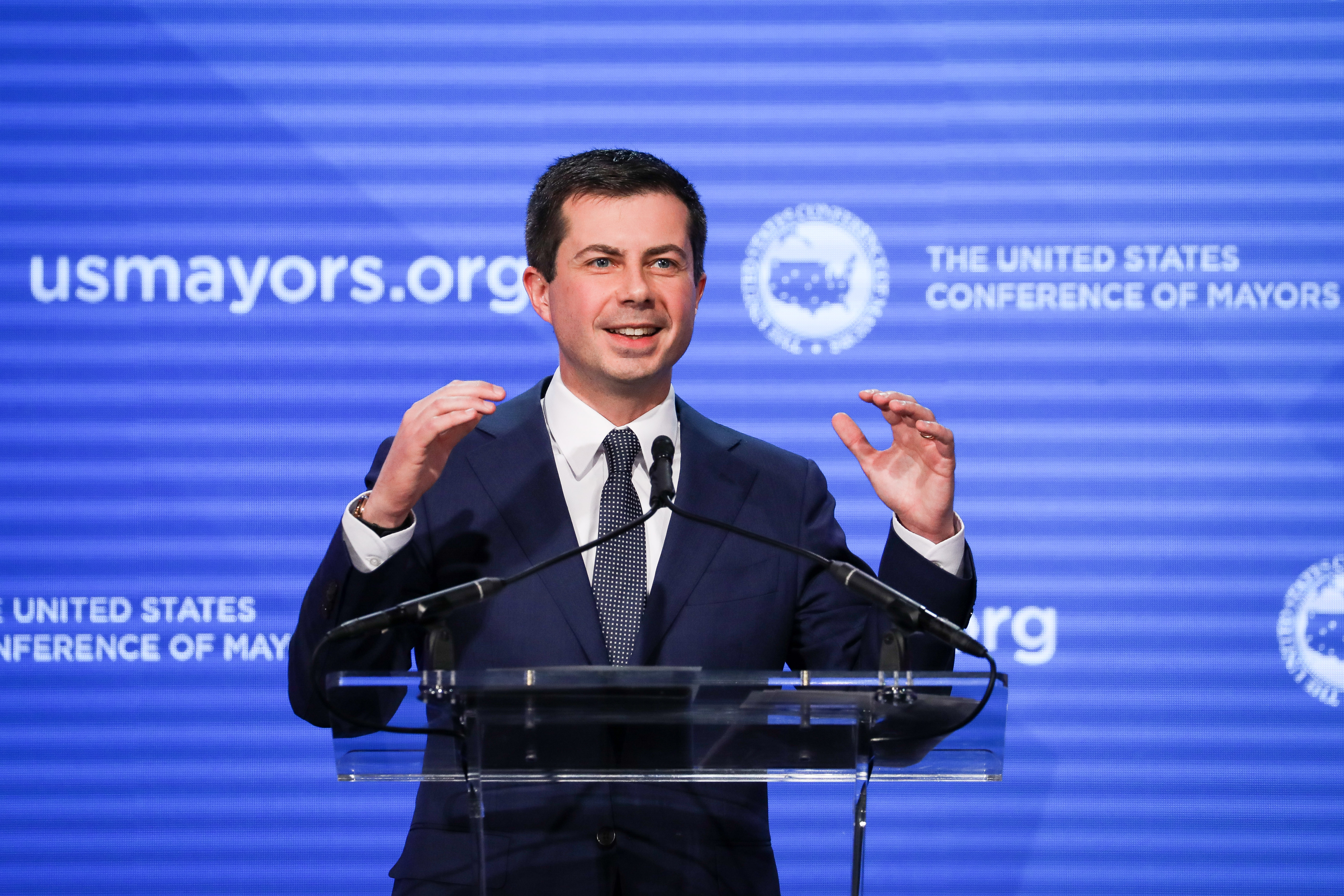 US Secretaries Speak at Conference of Mayors | EpochTV