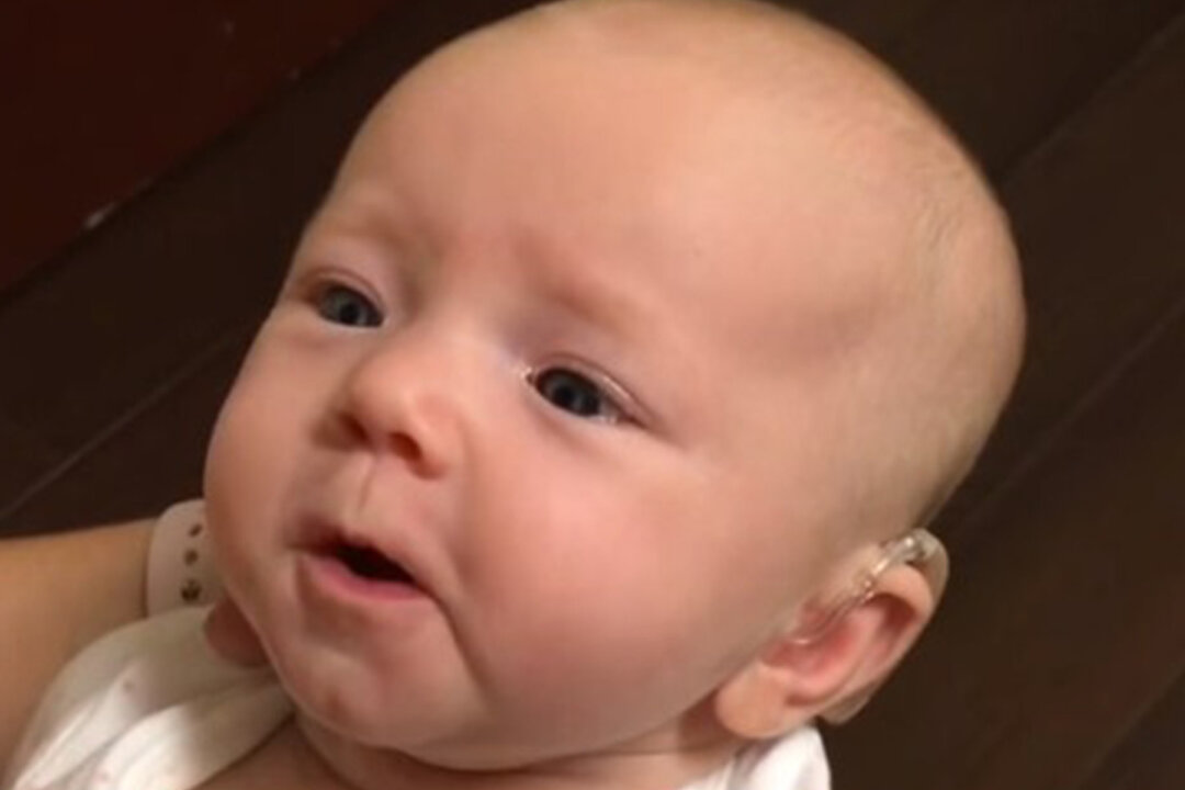 Deaf Baby Hears Mom Say ‘I Love You’ for the First Time After Getting ...