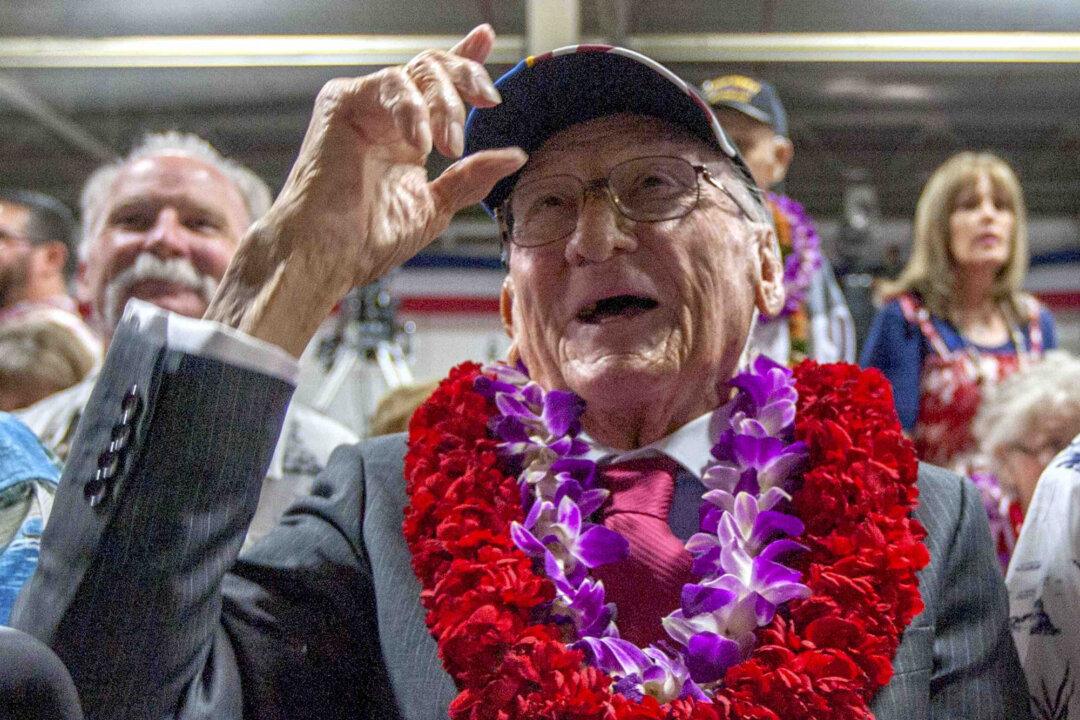 Donald Stratton, Pearl Harbor Attack Survivor Aboard USS Arizona, Dies ...