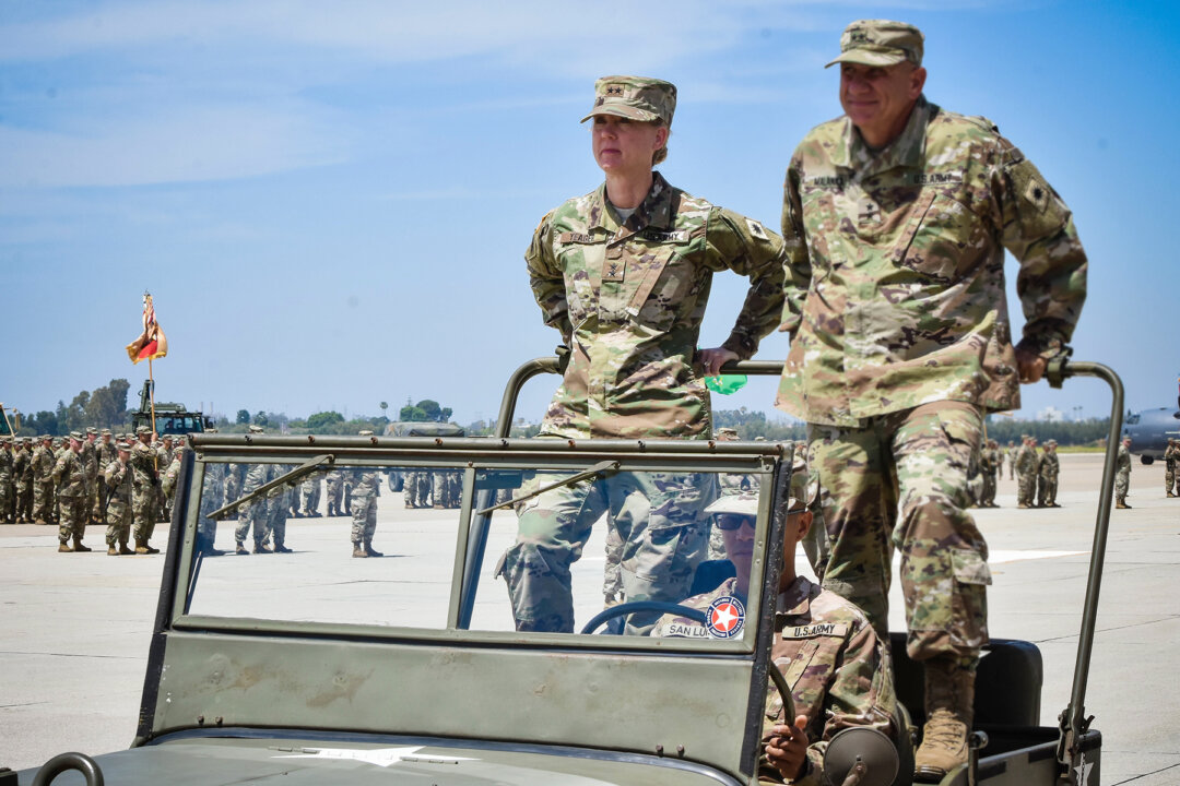 Female Army General Becomes the First Woman Infantry Division Commander ...