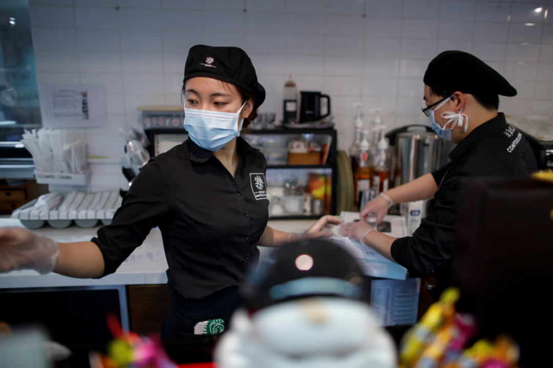 Eating Solo, Avoiding Rush Hour: China Cautiously Returns to Work | The ...