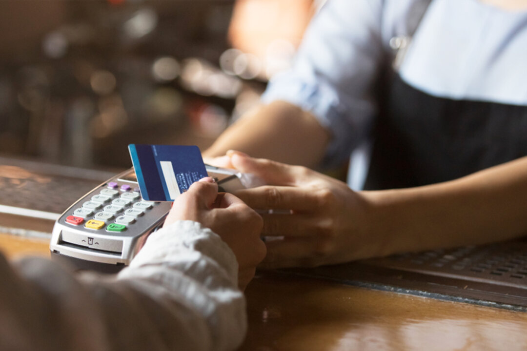 Rude Cashier Mocks Customer Who Can’t Read in Social Experiment–Then ...