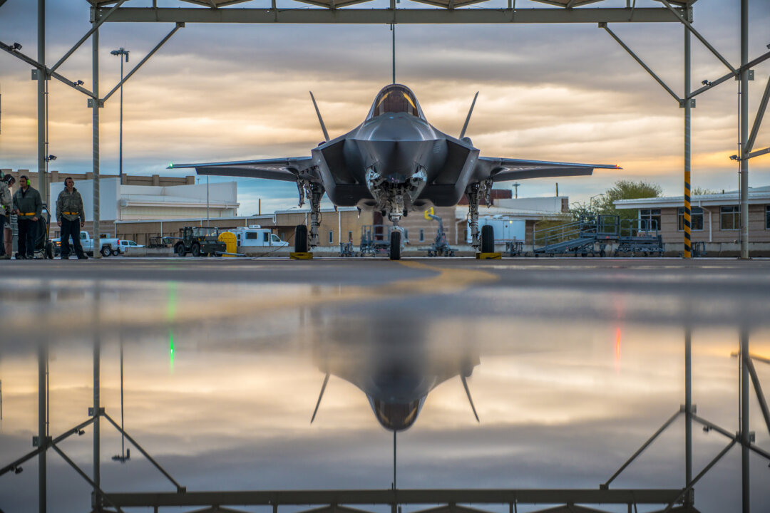 Australian Air Force’s Fifth Generation F-35’s Ready to Fly | The Epoch ...