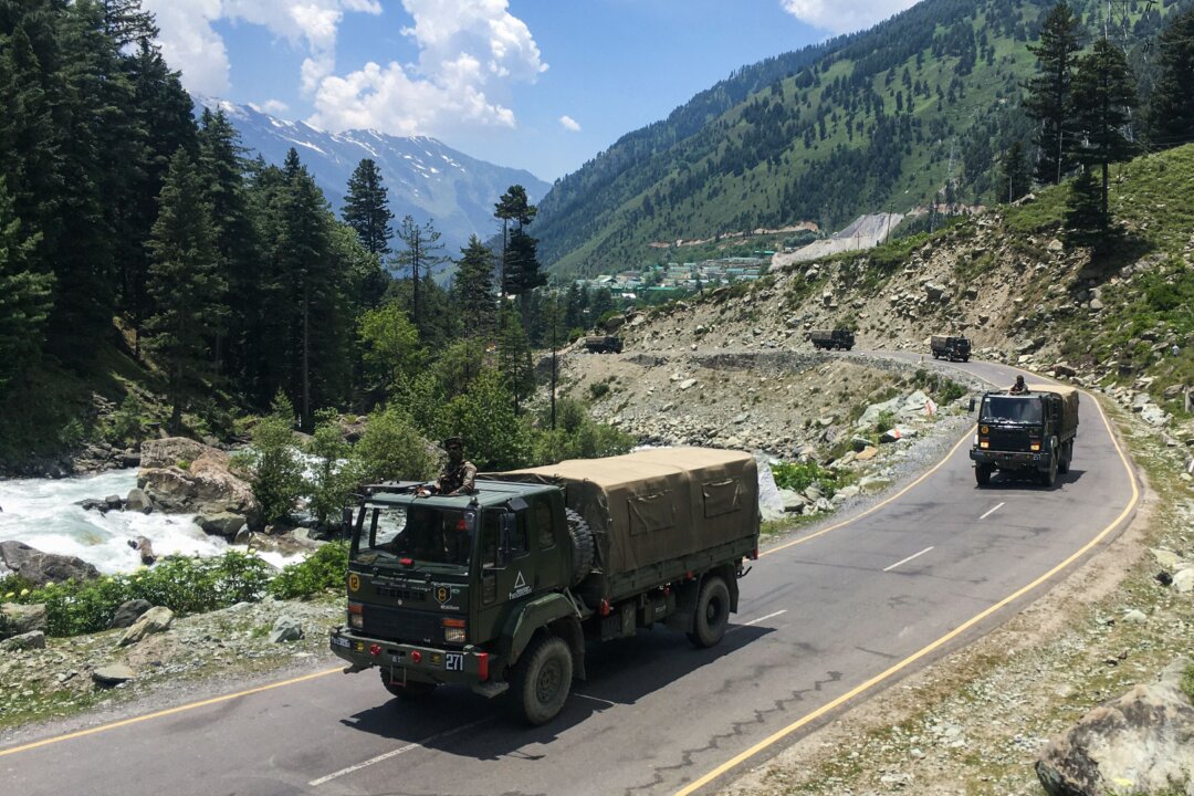 India Builds Border Infrastructure to Counter China | The Epoch Times