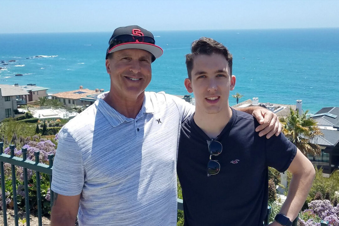 Former Drug-Addict Dad Finally Reunites With Son 20 Years After Giving ...