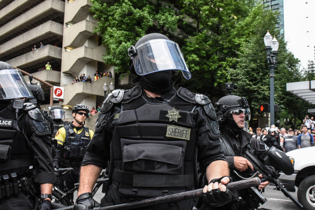 Federal Officer Struck With Hammer During Portland Protests | The Epoch ...