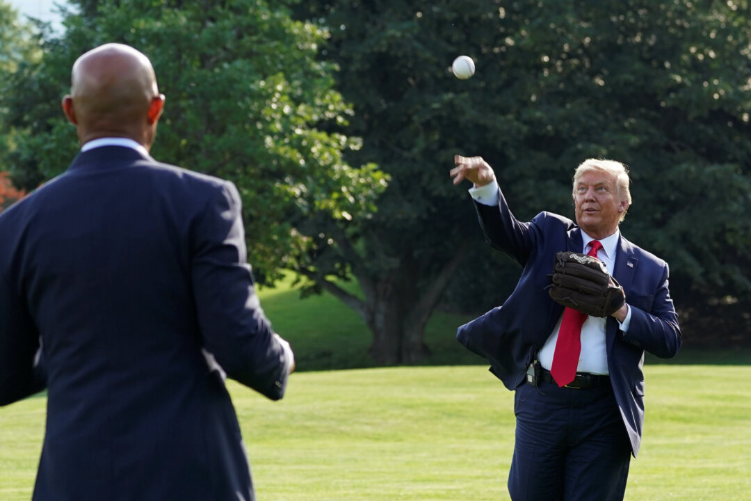 Trump to Throw First Pitch at Upcoming Yankees Game | The Epoch Times