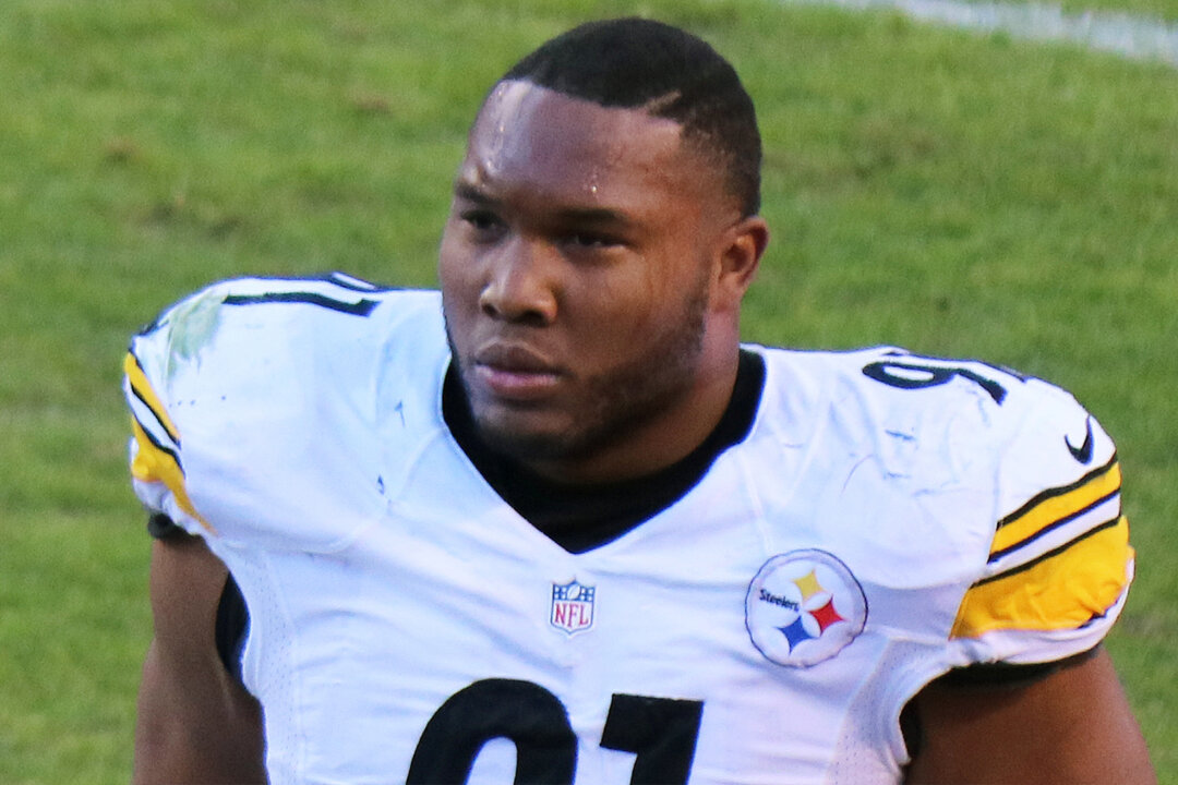 NFL Player Stephon Tuitt Refuses to Kneel, Says ‘I Will Not Let Those ...