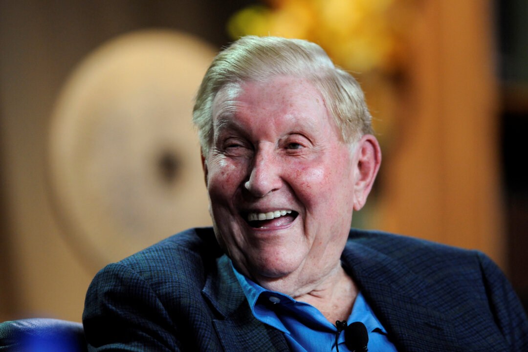 Sumner Redstone, Billionaire Media Mogul, Dead at 97 | The Epoch Times