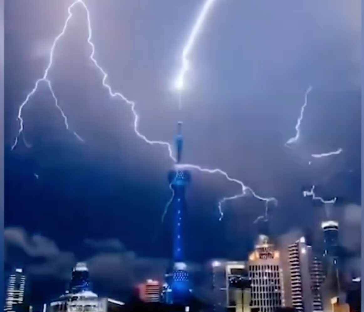 Bizarre Lightning In China Strikes Oriental Pearl Tower; CCP Puts ...