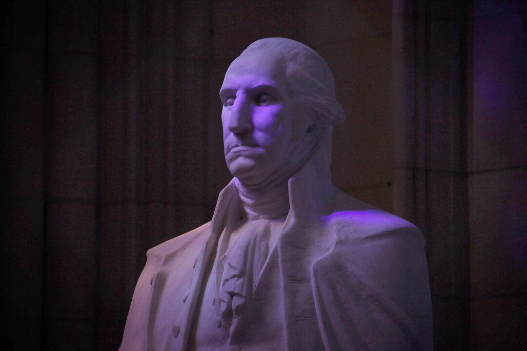 George Washington Statue Toppled, 6 Arrested | The Epoch Times