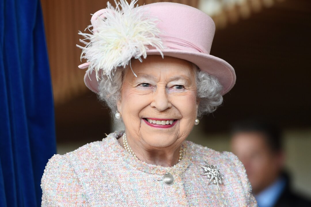 Britain’s Queen Elizabeth II Dies Aged 96, Surrounded by Her Family ...