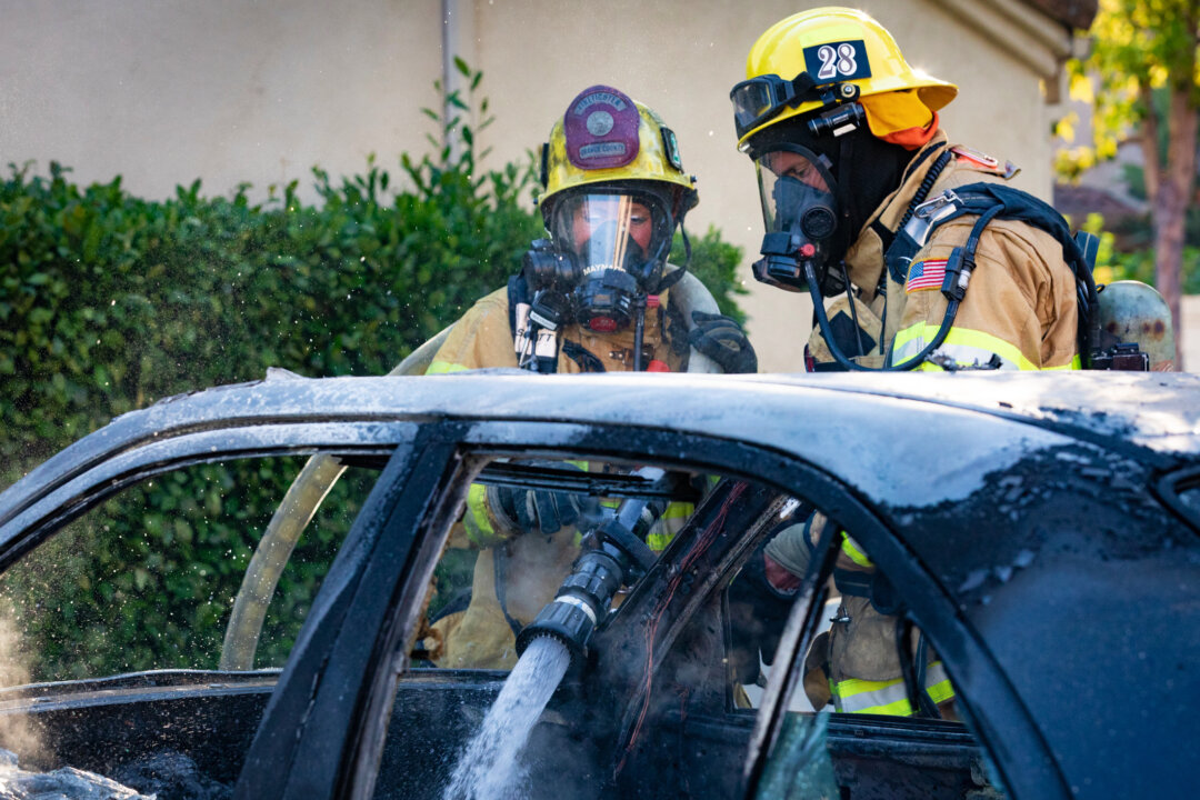 Car Explodes in Irvine Residential Neighborhood | The Epoch Times