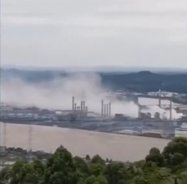 Chlorine Leak Causes Thousands to Flee Leshan City | The Epoch Times