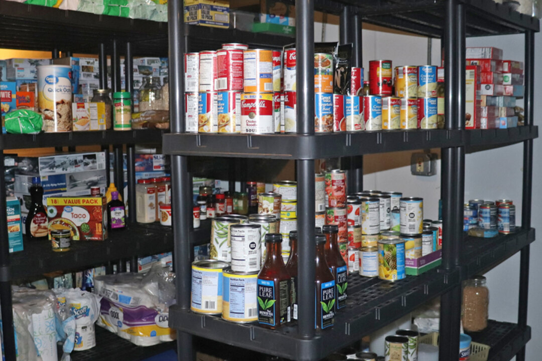 New Jersey Chef Turns Garage Into Free Food Pantry for Anyone in Need ...