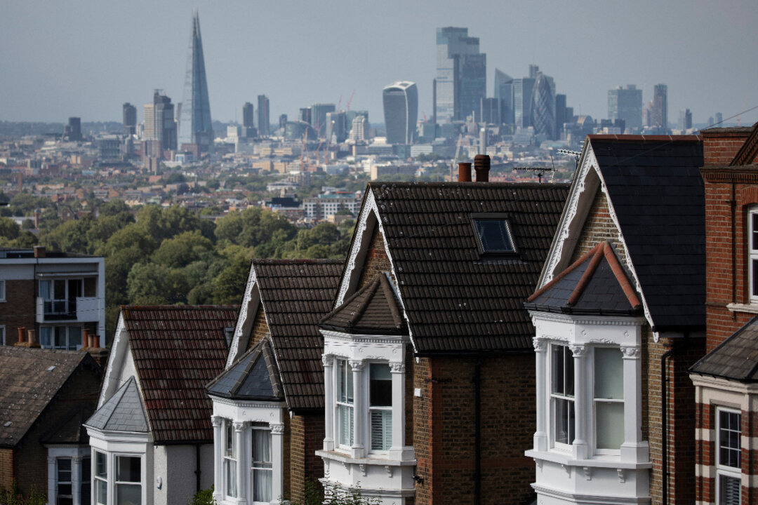 UK Net Mortgage Borrowing Reaches Record High in ‘Red Hot’ Housing ...