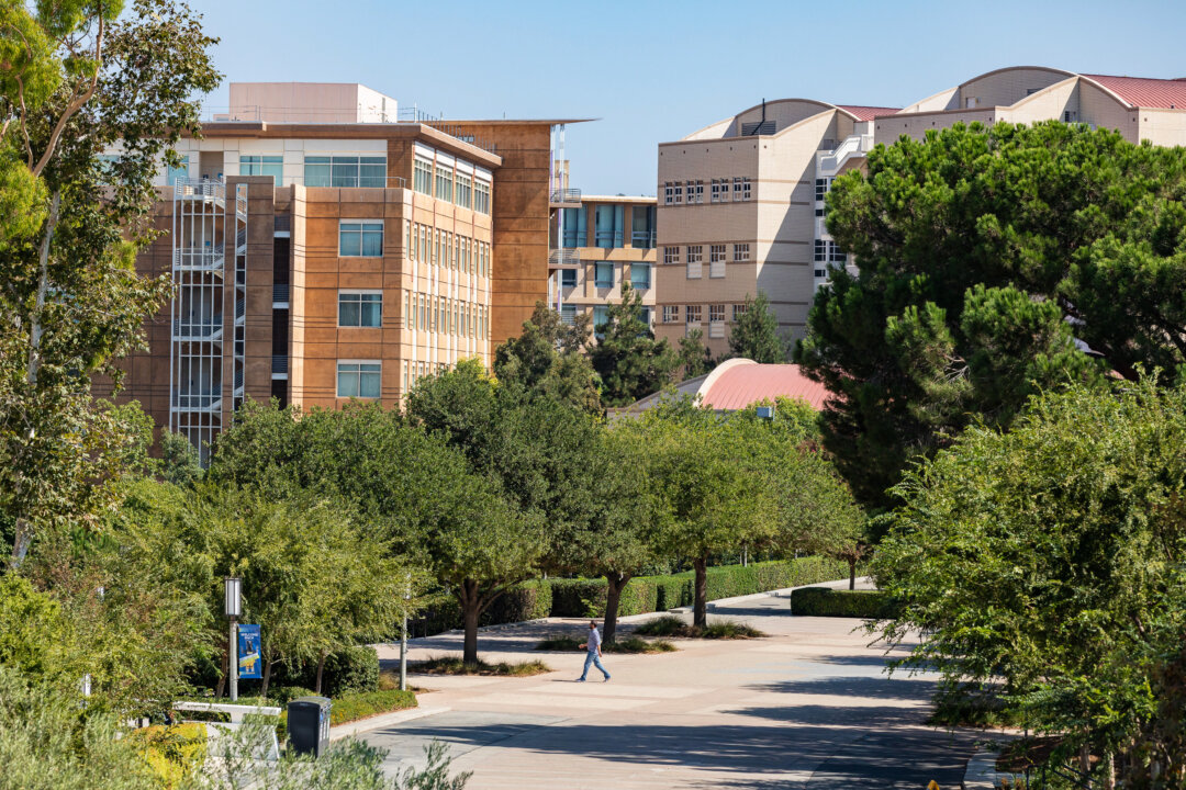UC Workers Ready to Strike at Campuses Across California | The Epoch Times
