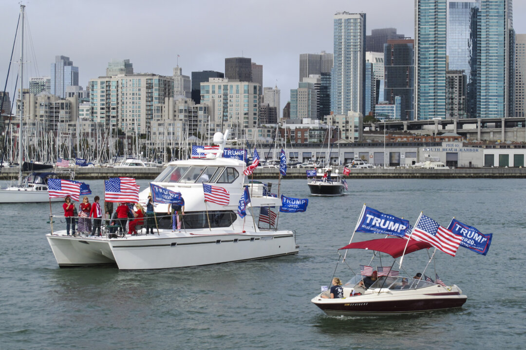 Trump Boat Parade Draws Hundreds in San Francisco | The Epoch Times