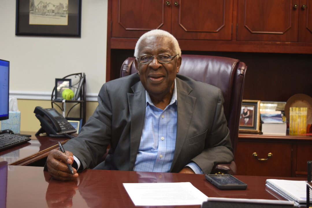 Tennessee Mayor Dies After ‘Valiant Fight’ Against COVID-19 | The Epoch ...