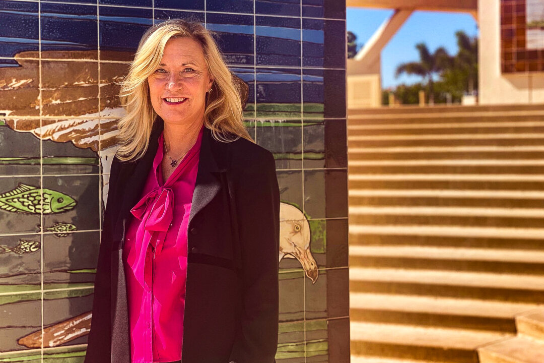 Huntington Beach Mayor Reflects as She Leaves Office for Good | The ...