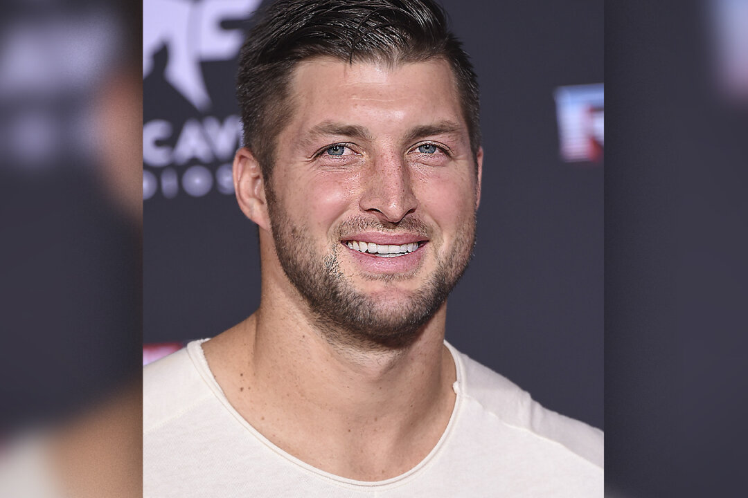 Tim Tebow Gives Shoes on His Own Feet to Resident in Need, Donates 50 ...