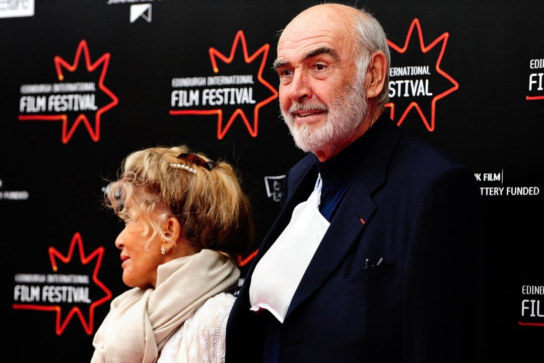 Former James Bond Actor Sean Connery Dies Aged 90 | The Epoch Times