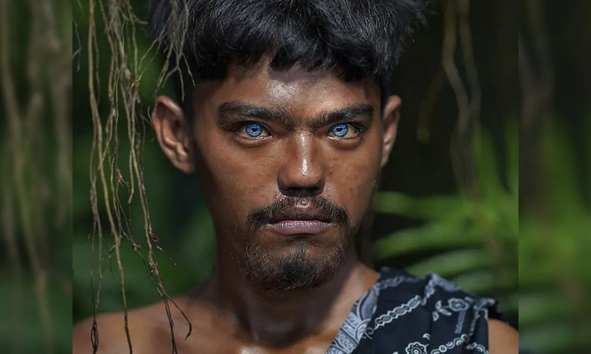 Indonesian Tribe Full of People With Startling Blue Eyes Will Take Your ...