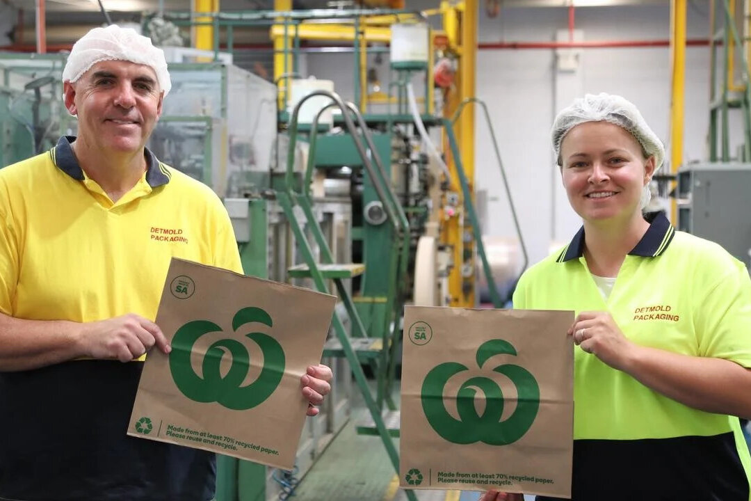 Woolworths Rolls out Australian-Made Paper Bags | The Epoch Times