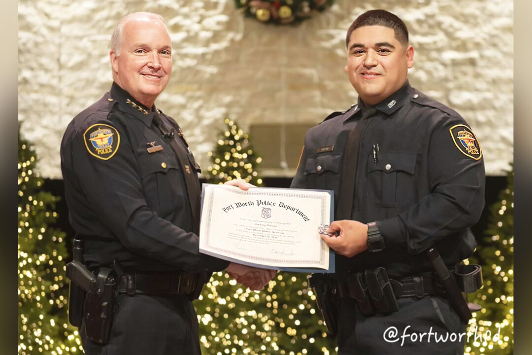 Marine Who Lost Both Legs in Iraq Becomes Second-Ever Police Officer ...