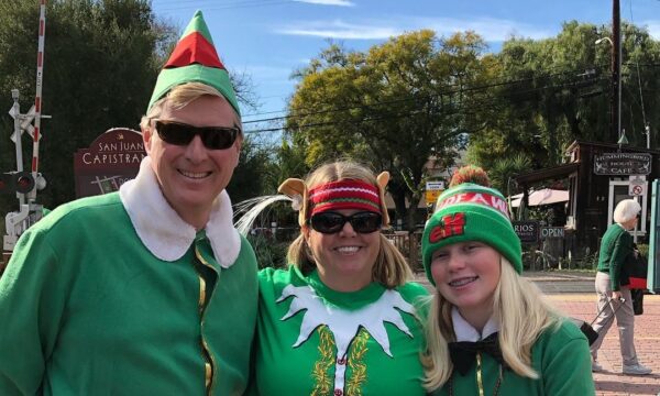 San Juan Capistrano’s Annual ‘Elf Crawl’ Supports Local Restaurants ...