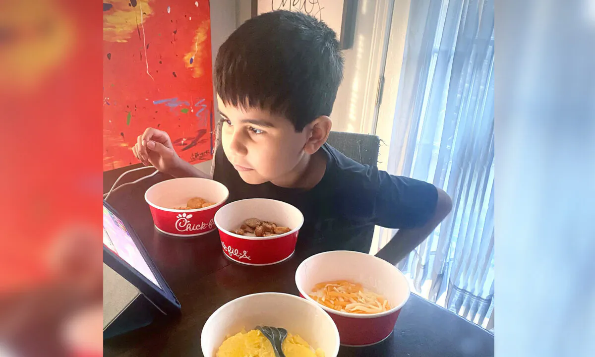 Mom Applauds Texas Chick-fil-A for Fulfilling Her Autistic Son’s Unique ...