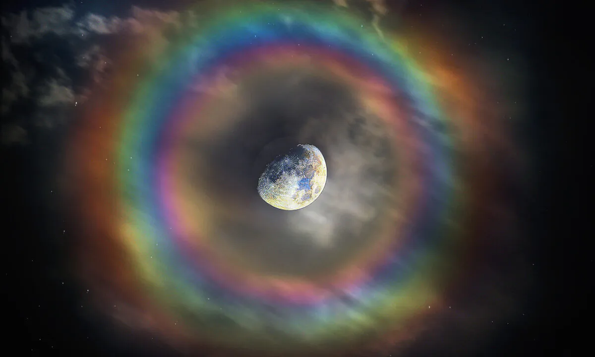 Photographer Captures Rare Shot of the Moon Surrounded by a Perfect ...