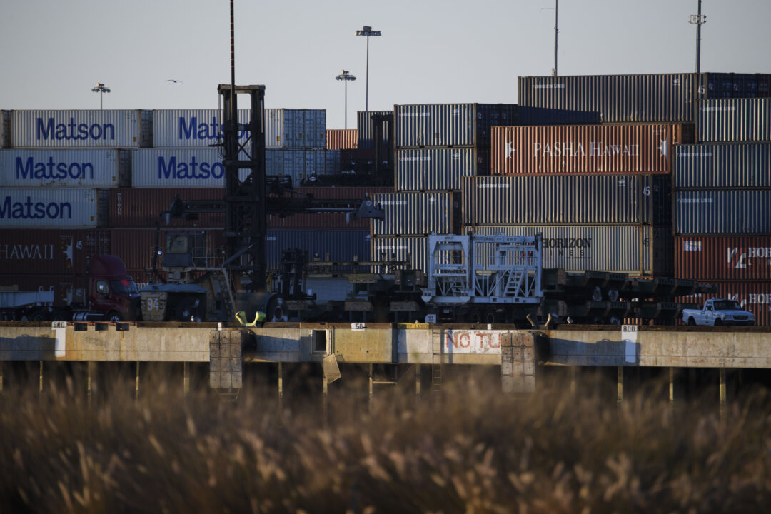 Texas Filling Border Wall Gaps With Shipping Containers: Abbott’s ...