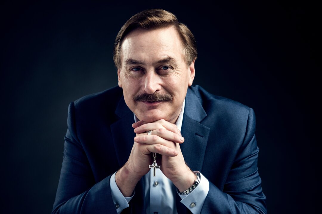 EXCLUSIVE: MyPillow’s Mike Lindell Speaks Out After FBI Seizes Phone ...