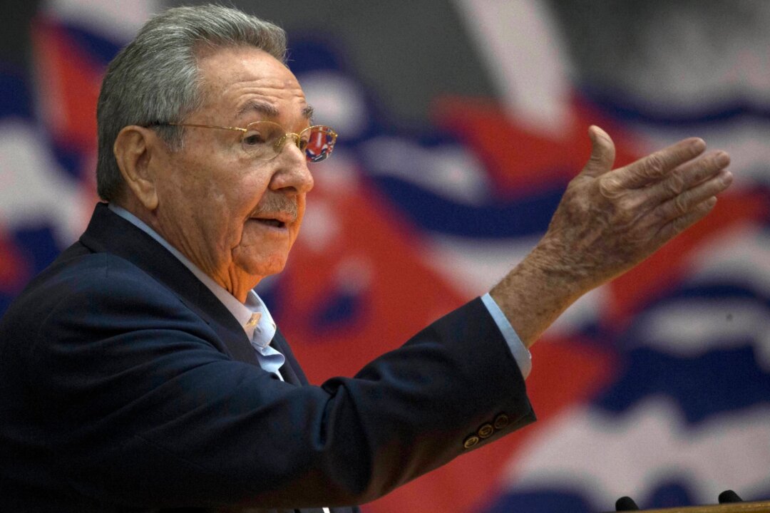 Castro Era in Cuba to End as Raul Confirms He’s Retiring | The Epoch Times