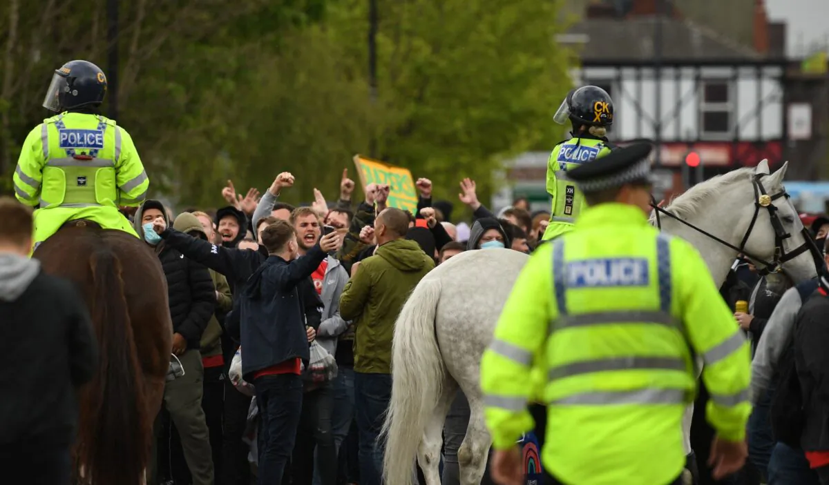 UK Policeman ‘Lucky Not to Lose Sight in One Eye’ During Manchester ...