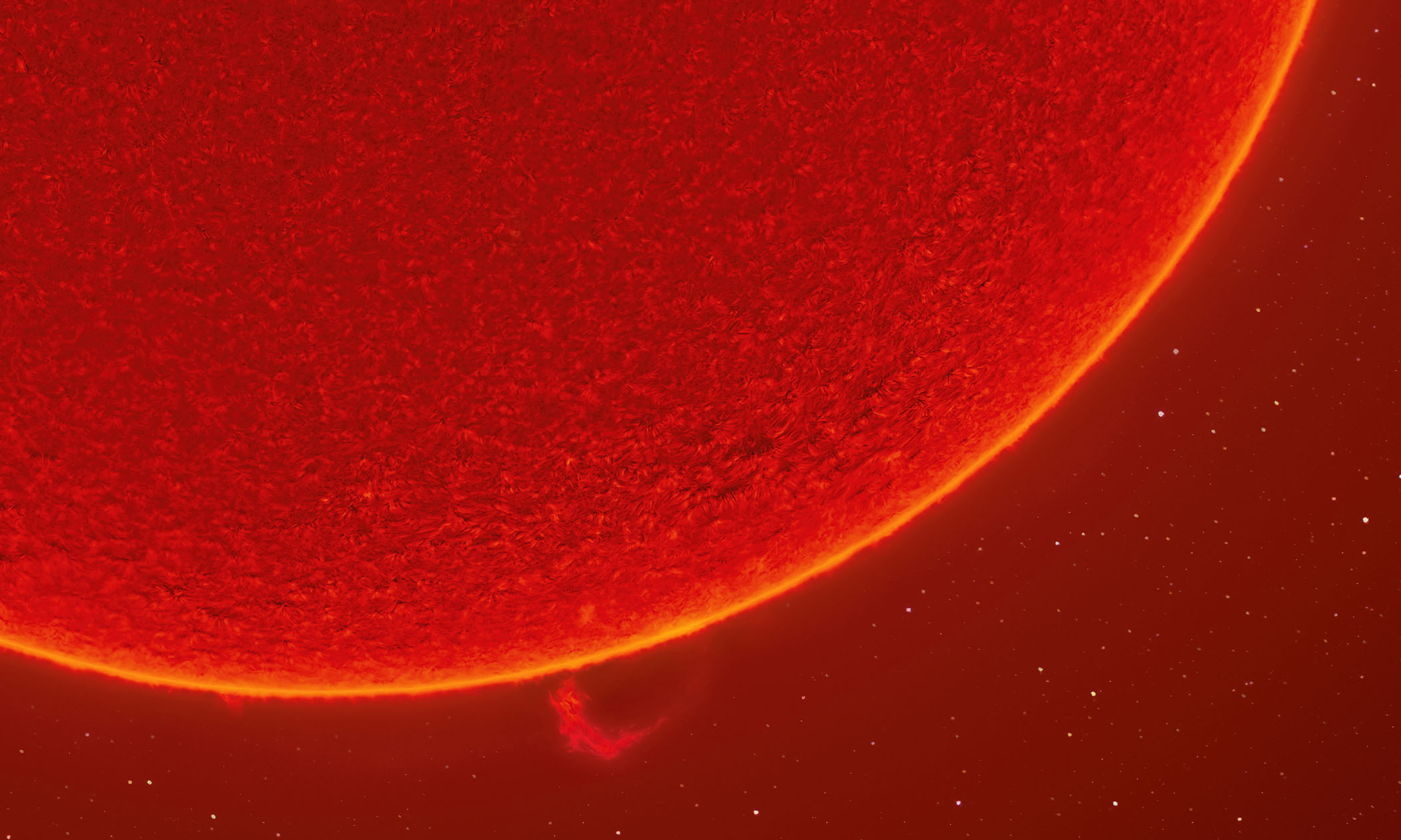 Photographer Layers 100,000 Images of Sun to Create Ultra-Sharp Photo ...