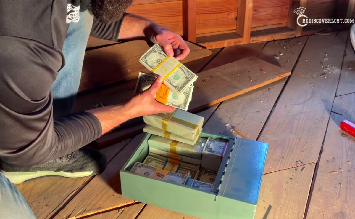 Video: Treasure Hunter Helps Family Find $46,000 Old Cash Hidden in ...