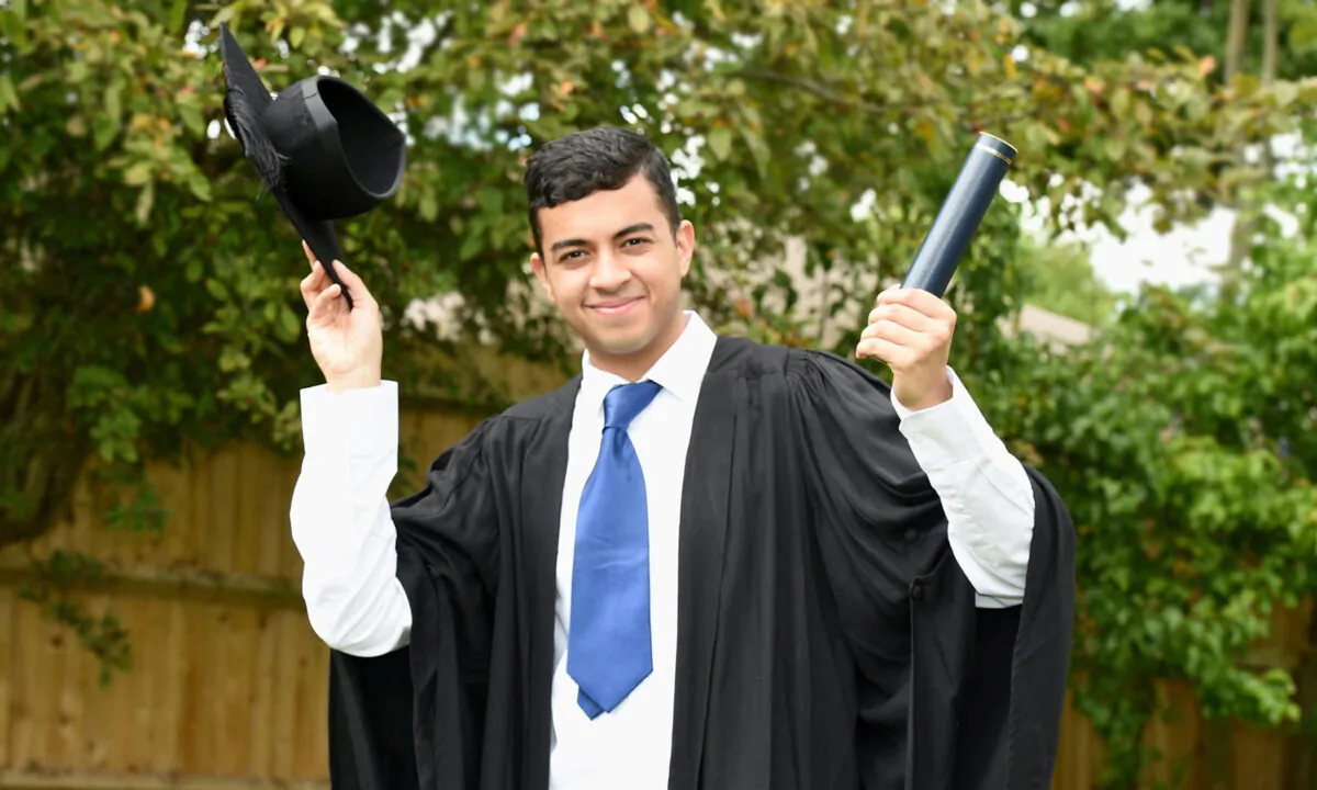 Home-Schooled 22-Year-Old Is the Youngest Person in the UK to Get PhD ... Home-Schooled 22-Year-Old Is the Youngest Person in the UK to Get PhD ...