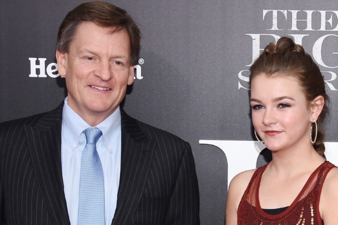 Writer Michael Lewis’s 19-Year-Old Daughter Dies in Crash | The Epoch Times