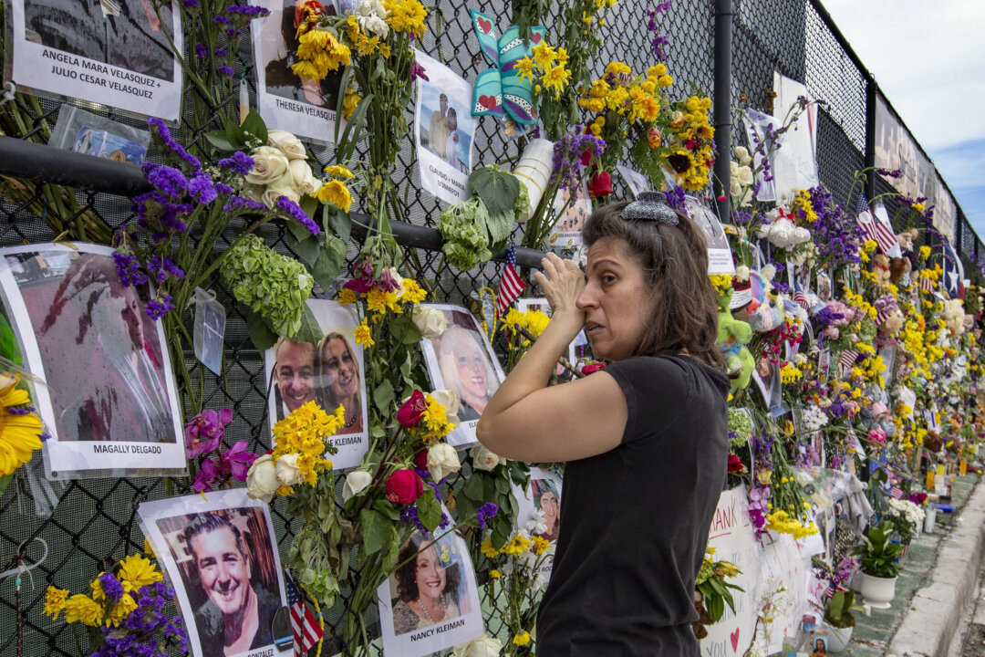 Families, Rescuers Hold Vigil Near Collapsed Building | The Epoch Times