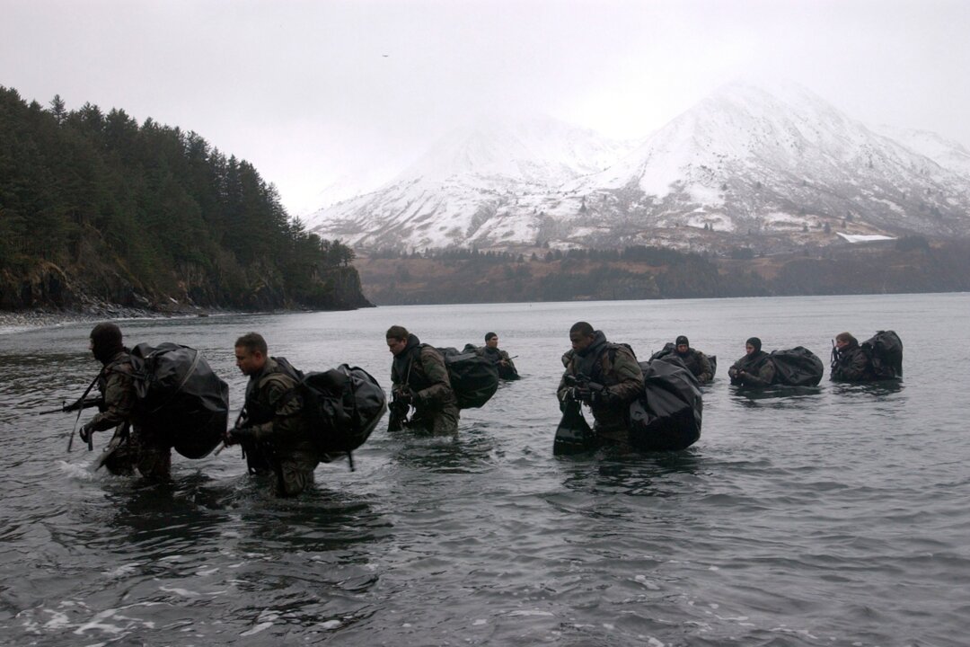 First Female Sailor Completes Navy Special Warfare Training | The Epoch ...