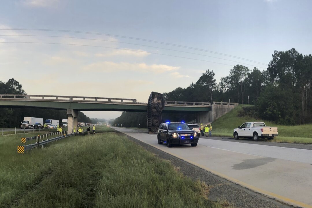 Crews Demolish Bridge With Aim to Reopen Georgia Interstate | The Epoch ...