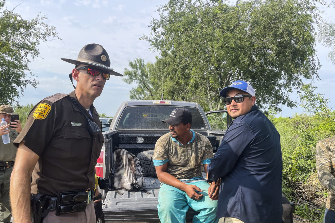 Federal Judge Temporarily Blocks Iowa Illegal Immigrant Law | The Epoch ...