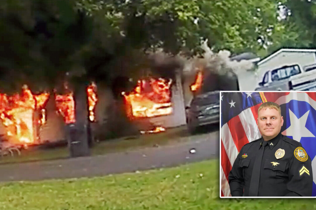 Bodycam Shows Tennessee Police Officer Run Into Explosive House Fire to ...