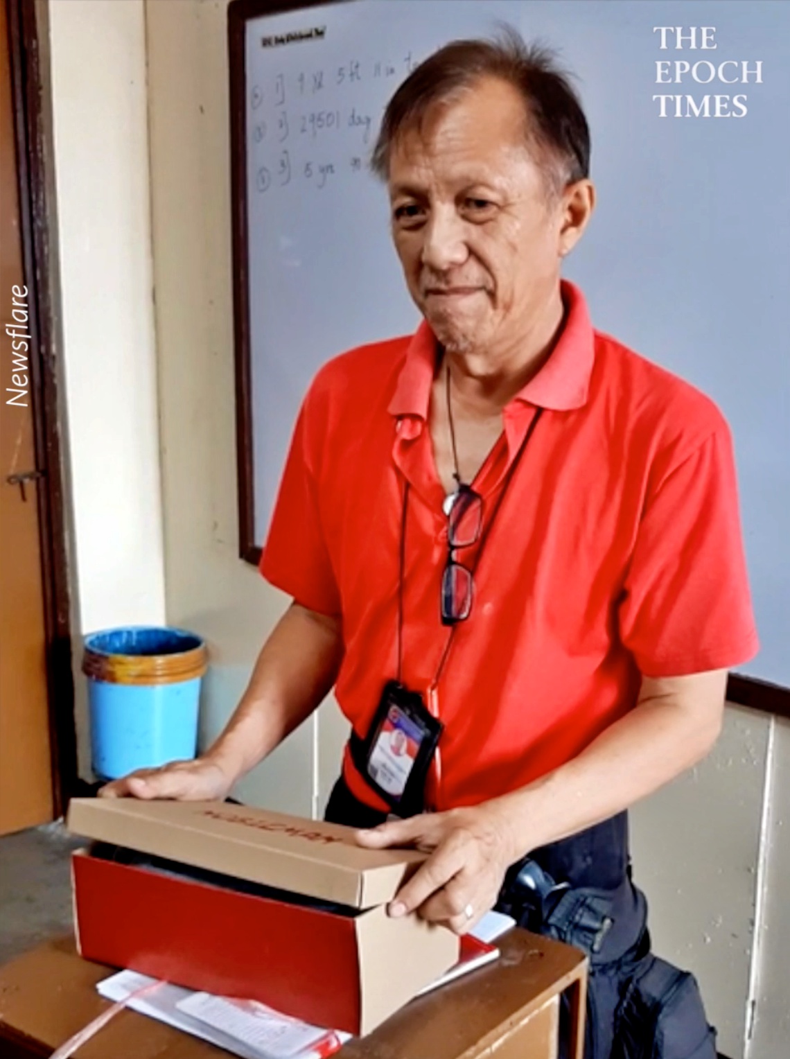 Filipino Teacher Receives a Heartwarming Gift