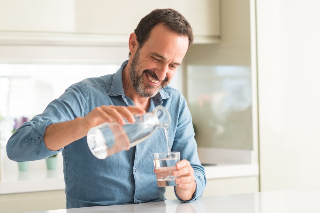 Why You Should Water Yourself Each Morning | The Epoch Times