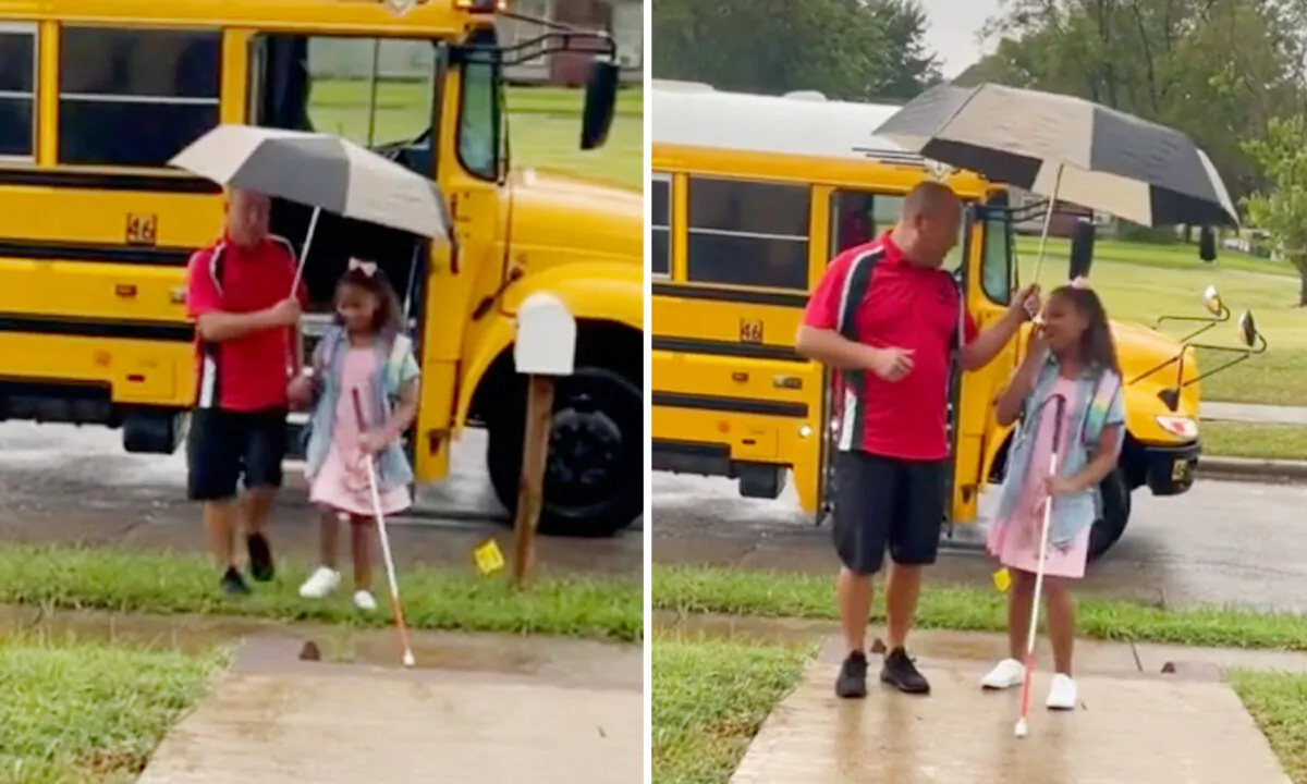 Friendly Bus Driver Assists Visually Impaired Girl, 9, Who Is ...