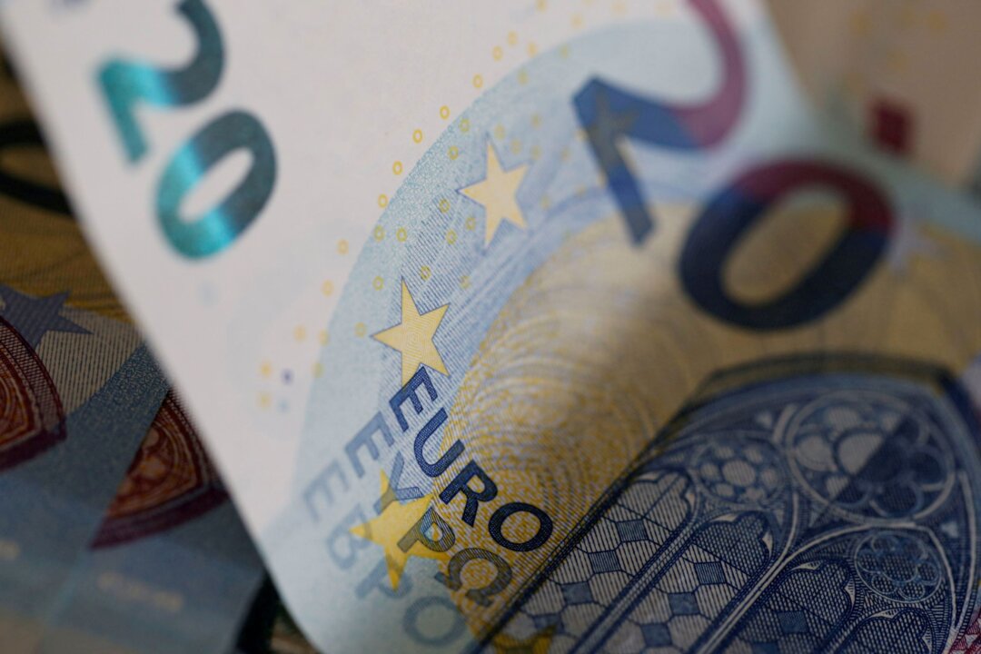 Inflation in France Rises to Near 10-Year High on Soaring Service ...